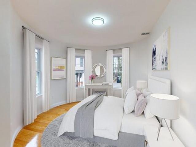 Full bedroom in 4 bed/2 bath home in Fort Hill #990 D