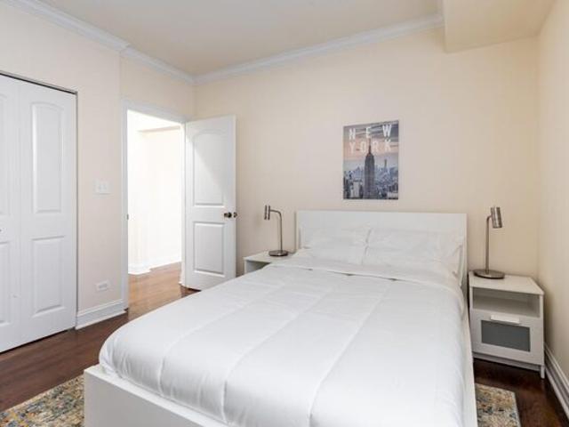 Full bedroom in 4 bed/2 bath home in Irving Park #1598 A
