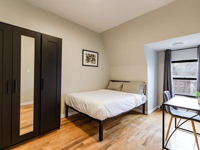 Full bedroom in 4 bed/2 bath home in Prospect Lefferts Gardens #1573 A