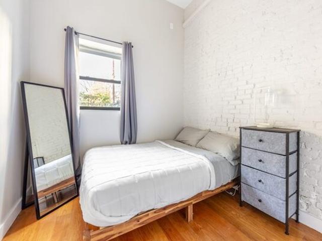 Full bedroom in 4 bed/2 bath home in Ridgewood #1466 C