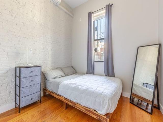 Full bedroom in 4 bed/2 bath home in Ridgewood #1466 D