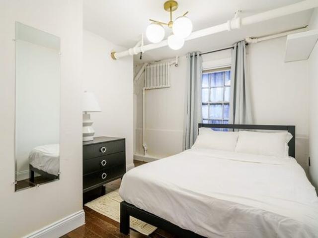 Full bedroom in 5 bed/1.5 bath home in Bedford Stuyvesant #909 E