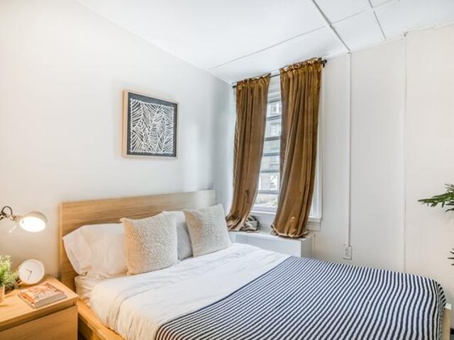 Full bedroom in 5 bed/2 bath home in Woodley Park #226 E