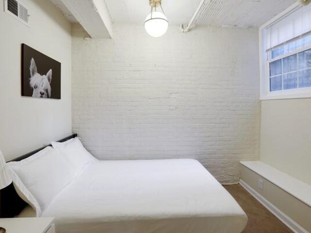 Full bedroom in 5 bed/2 bath home in Dupont Circle #913 A