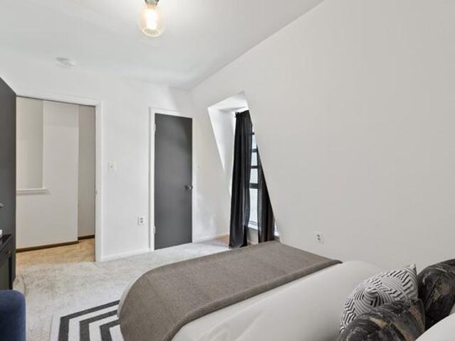 Full bedroom in 5 bed/2 bath home in Logan Circle #415 2A