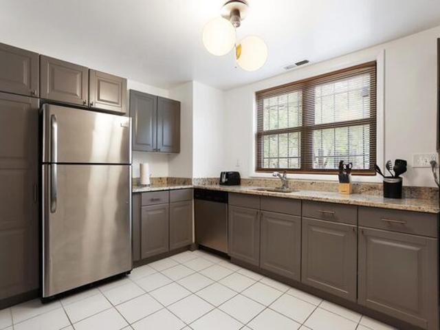 Full bedroom in 5 bed/2 bath home in Logan Circle #416 2B