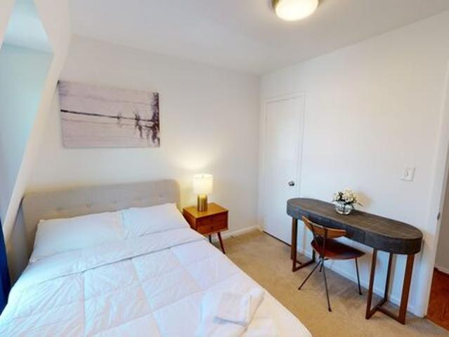 Full bedroom in 5 bed/2 bath home in Logan Circle #416 2C
