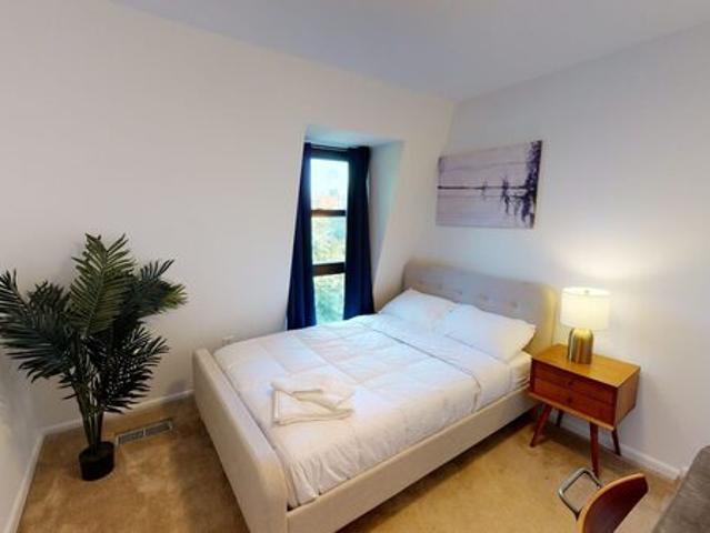 Full bedroom in 5 bed/2 bath home in Logan Circle #416 2C