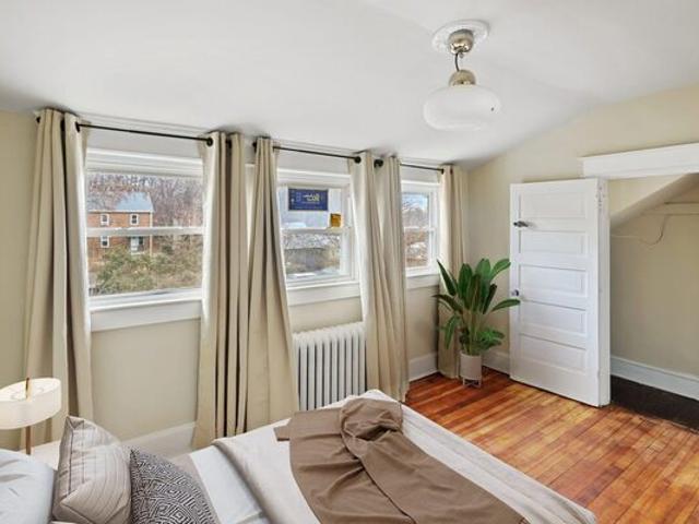 Full bedroom in 5 bed/3 bath home in Brookland #866 D