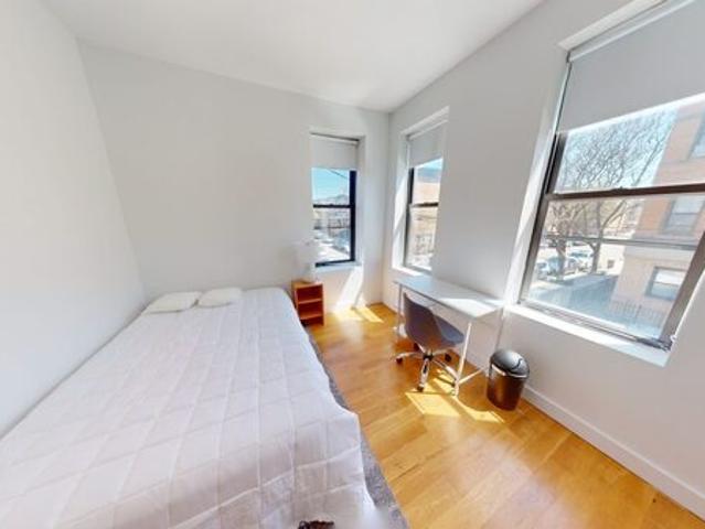 Full bedroom in 5 bed/3 bath home in Ridgewood #1467 D