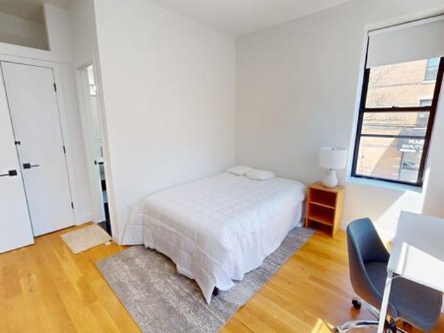 Full bedroom in 5 bed/3 bath home in Ridgewood #1467 D