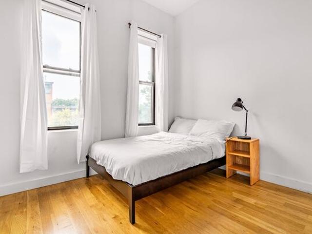 Full bedroom in 5 bed/3 bath home in Ridgewood #1408 A