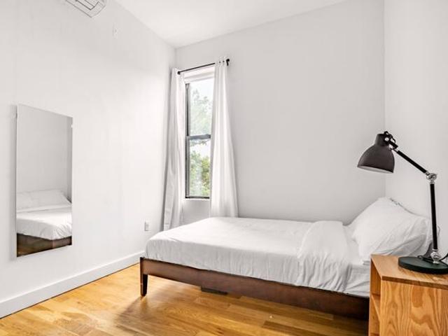 Full bedroom in 5 bed/3 bath home in Ridgewood #1408 E