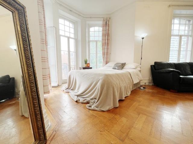 Full Flat Live in a Red Brick Mansion Hyde Park