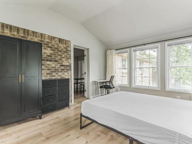Full house Newly Renovated House Share