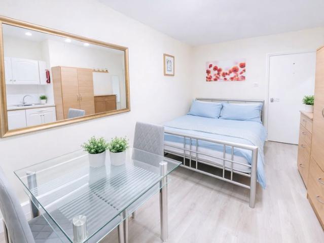 Full Kitchen Double Studio & Lift Long/Short Let