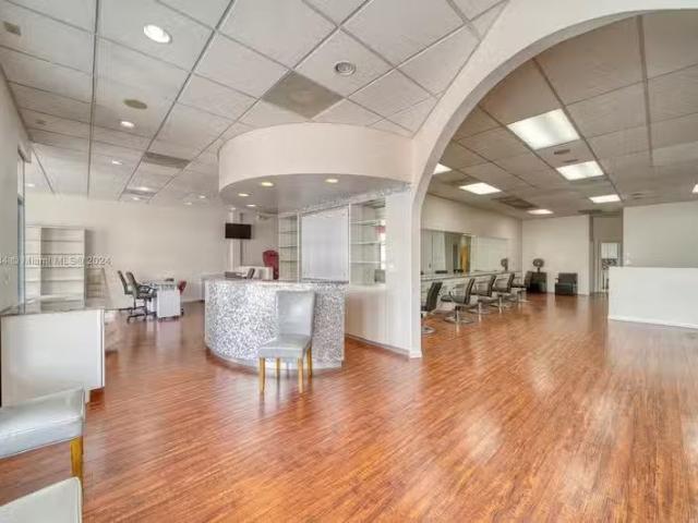 Full Service Beauty Salon For Sale On Coral Springs, Coral Spr.
