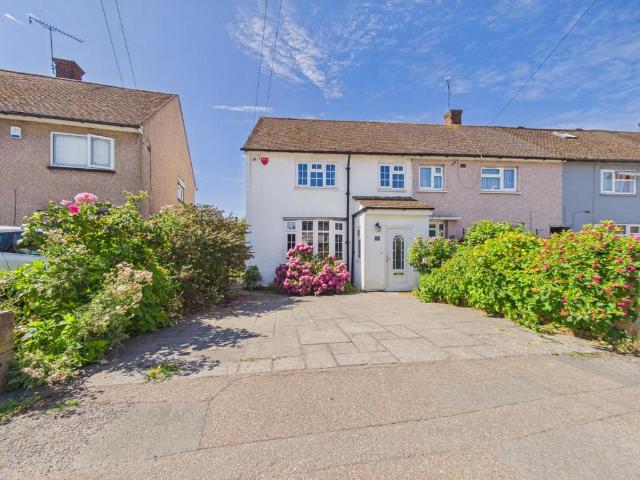 Fullarton Crescent, South Ockendon. 3 bed end of terrace house to rent £1,900 pcm £438 pw