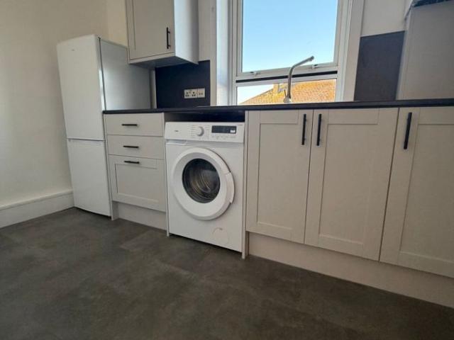 Fullarton Avenue, Kilmarnock KA2, 2 bed flat to rent, £675 pcm | PrimeLocation