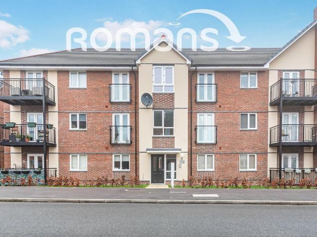 Fullbrook Avenue, Spencers Wood. 2 bed flat to rent £1,550 pcm £358 pw