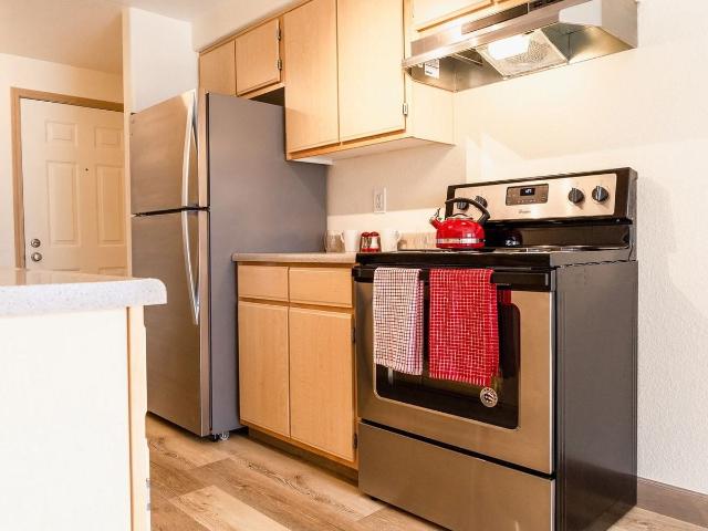 Fuller Commons 2 Bedroom Apartment for Rent at 11615 Se Fuller Rd, Milwaukie, OR 97222 Southgate