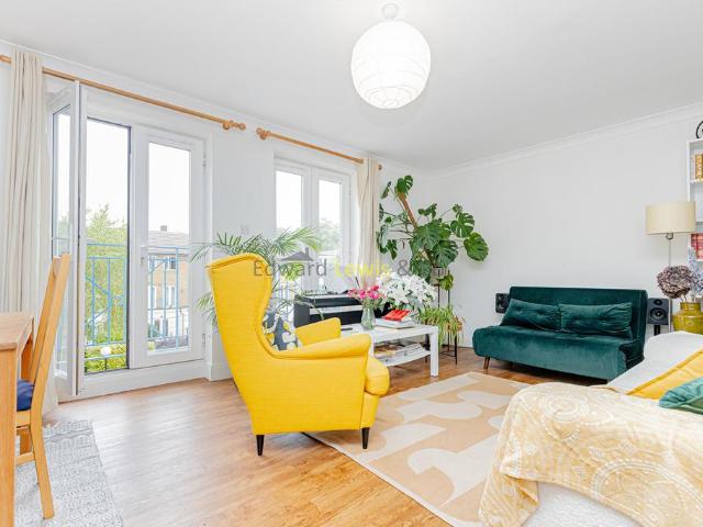 Fuller Close, London E2 2 bed flat to rent £2,453 pcm £566 pw