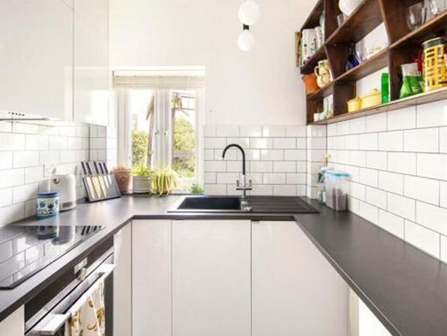 Fuller Close, Shoreditch, 2 Bedroom Flat