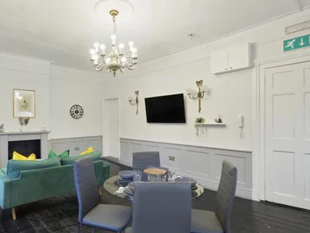 Fuller's brewery shop, Chiswick Lane South, London, W4 2QA, United Kingdom | 2 bed apartment for rent #166816145 | Rentberry