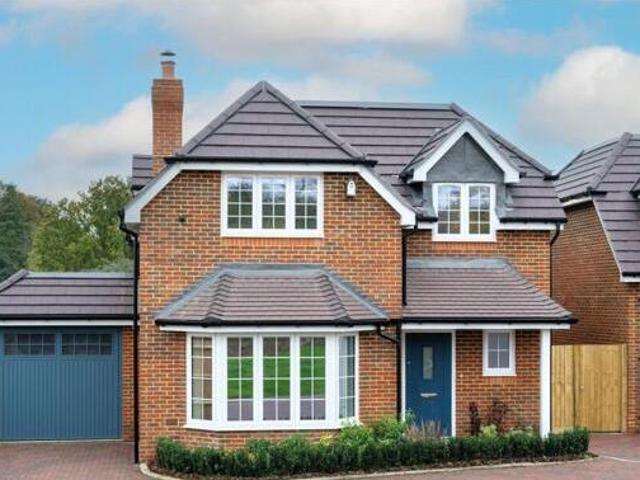 Fullers Road, Rowledge, 4 Bedroom Detached