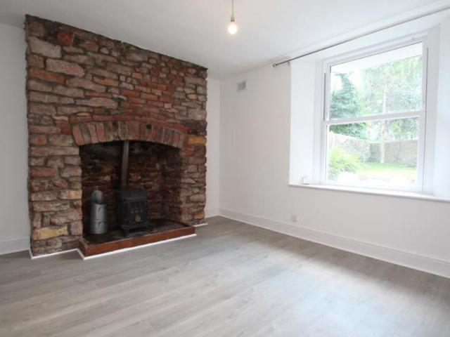 FULLY BOOKED FOR VIEWINGS* A brilliant one bedroom property with private use of a garden!