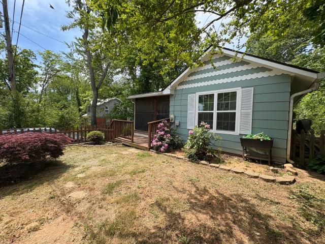 Fully Furnished! 3 bedroom 2 bath West Asheville