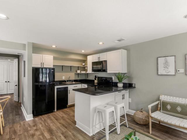 Fully furnished 1 bed/ 1 bath apartment!
