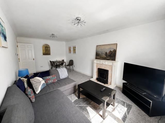 Fully Furnished 2 Bed Apartment