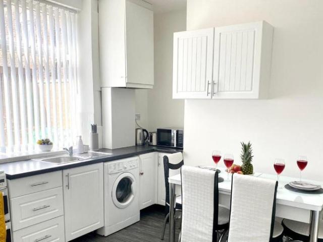 Fully Furnished 2 Bed Terraced House for Rent