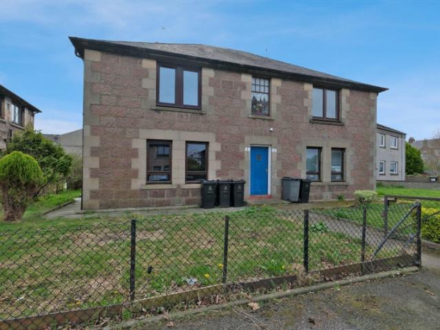 Fully furnished 2 bed upper flat, opposite to Aber