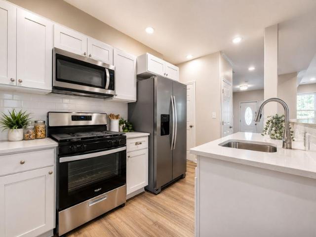 Fully Furnished Central Park Heights ️ Rooms