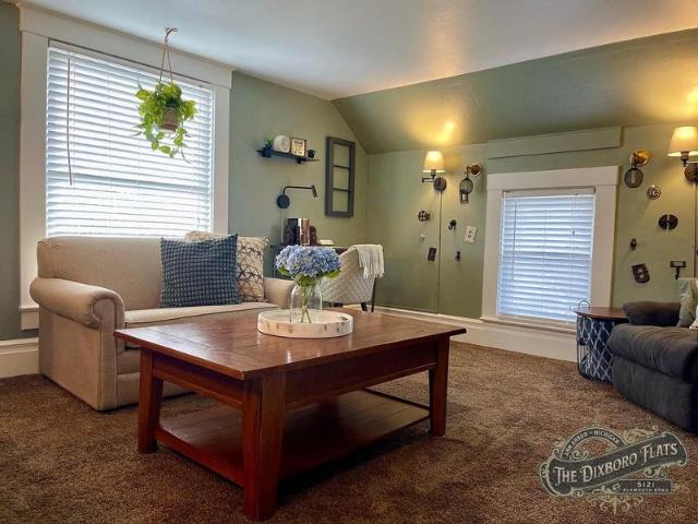 Fully furnished charming one bedroom upper floor
