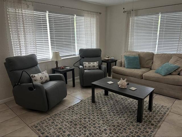 Fully furnished, clean home