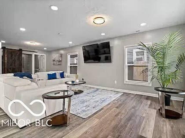 Fully furnished & close to downtown