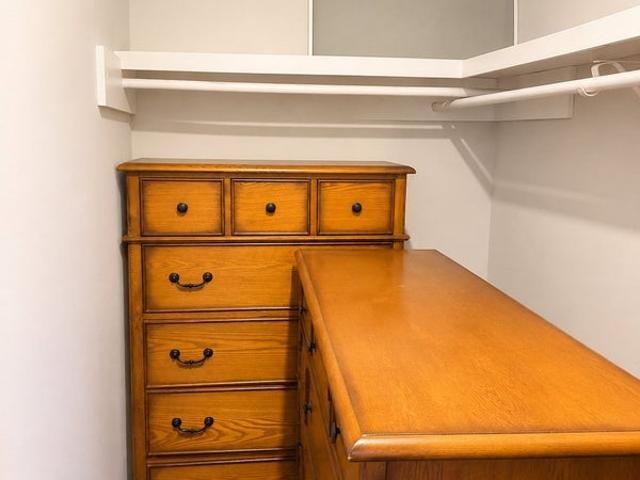 Fully furnished and modern townhome room for rent