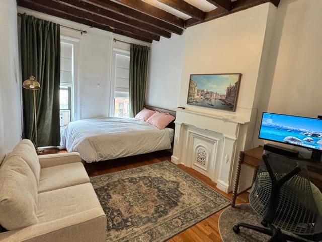 Fully furnished beautiful room in Long Island city
