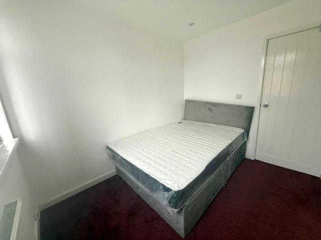 Fully Furnished Double Bedroom on Catherine Street