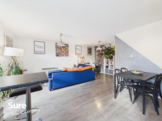 Fully Furnished Double Room To Let in Bohemia, All Bills Included