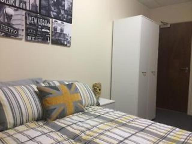Fully Furnished En Suite Double Rooms