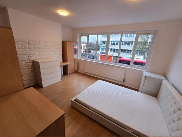 Fully Furnished Flat 1 min to Surrey Quays St!
