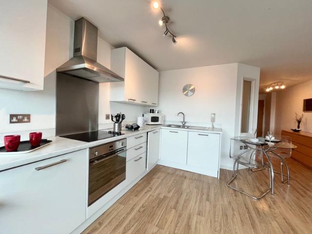 Fully Furnished One Bed Studio Style Apt in NG1