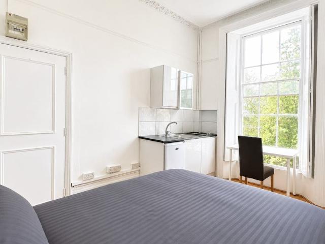 Fully Furnished Large Double Bedsit