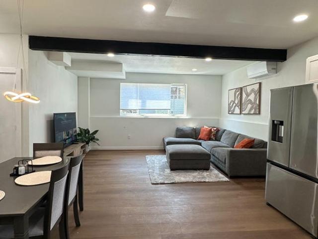 Fully Furnished Modern 3BRBA Home in South Park