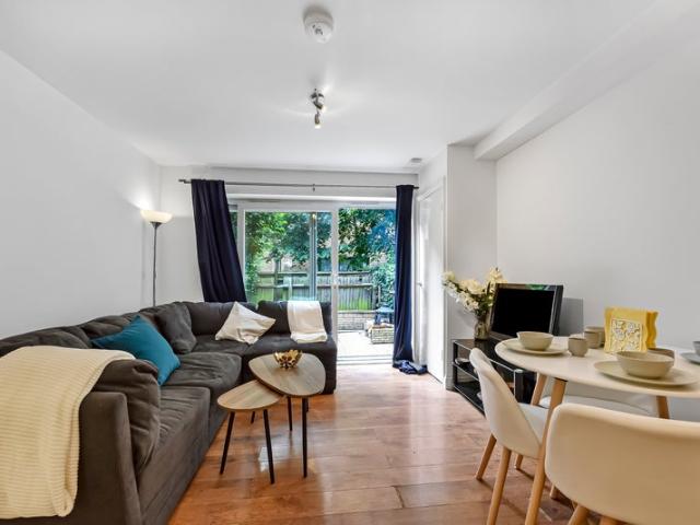 Fully Furnished Modern 4 Bed House in Surrey Quays