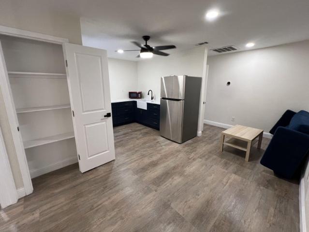 Fully Furnished Newly Renovated Modern 2BR in Plan
